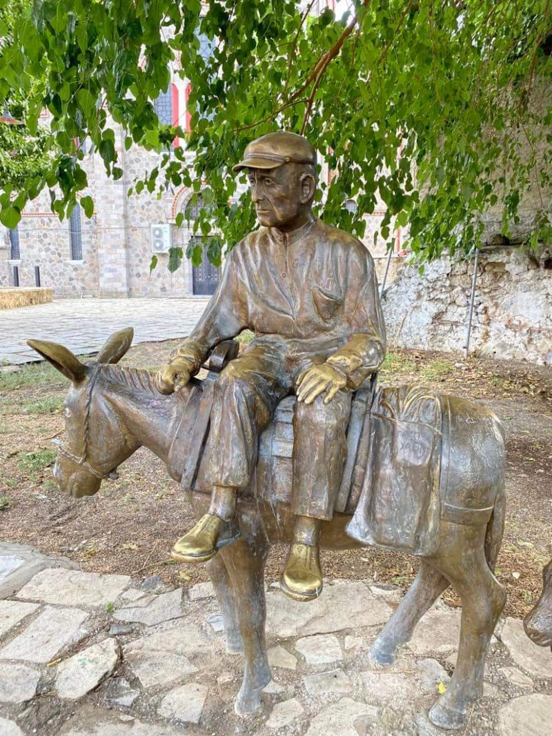 Στην Έδεσσα ο γάιδαρος έγινε άγαλμα και στη «Γαϊδουροχώρα» μάθημα ...