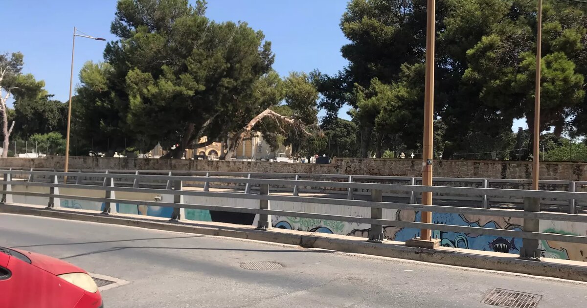 Κινδυνεύουν ... οι ζωντανοί, στο Κοιμητήριο του Αγίου Κωνσταντίνου ...