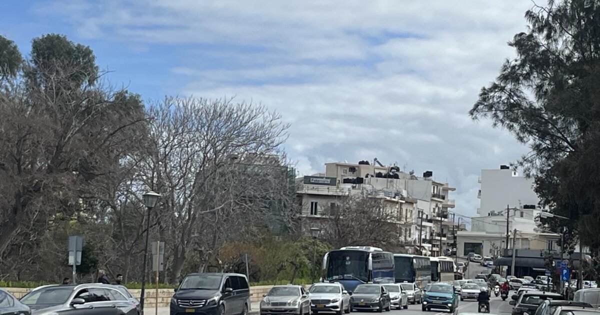 Τα τουριστικά λεωφορεία ένα… αγκάθι στην "καρδιά" της πόλης ...