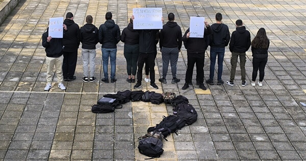 Πορεία για να μην ξεχαστεί το δυστύχημα στα Τέμπη και στα Χανιά ...